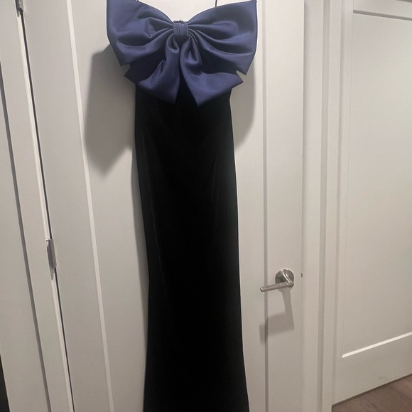 Badgley Mischka | Dresses | Badgley Mischka Black Dress With Navy Bow ...